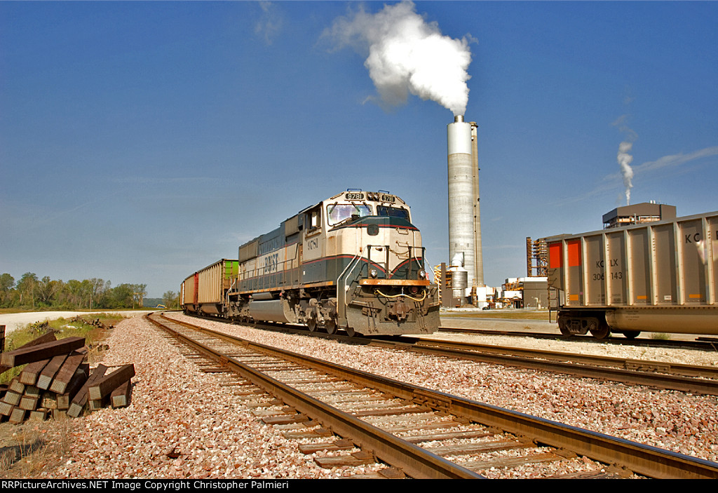 BNSF 9781 Unloads C-BTMSAI9-34